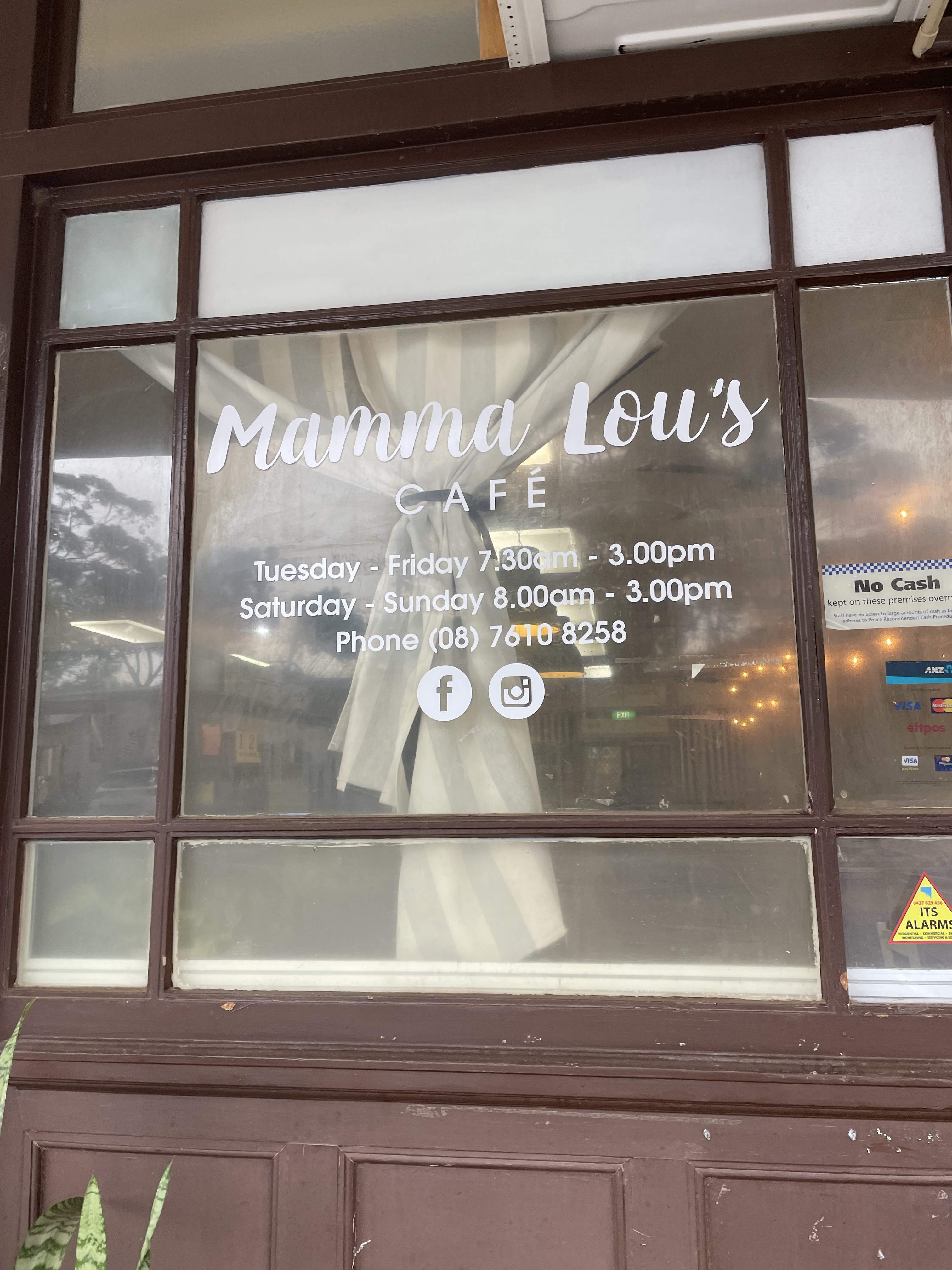 Books! And how to find them on the road – Knee Deep Travels